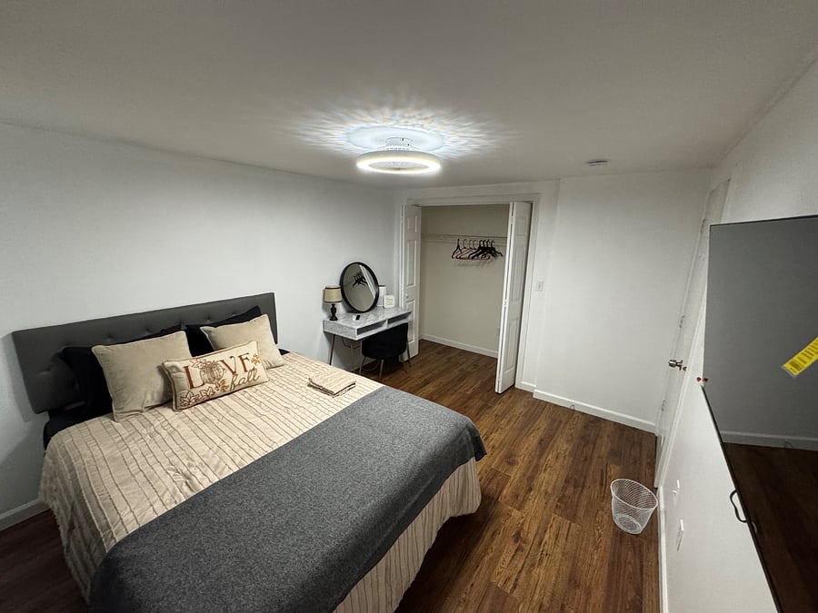 Cozy 1-bedroom house in beautiful Hartford with AC-mini splits