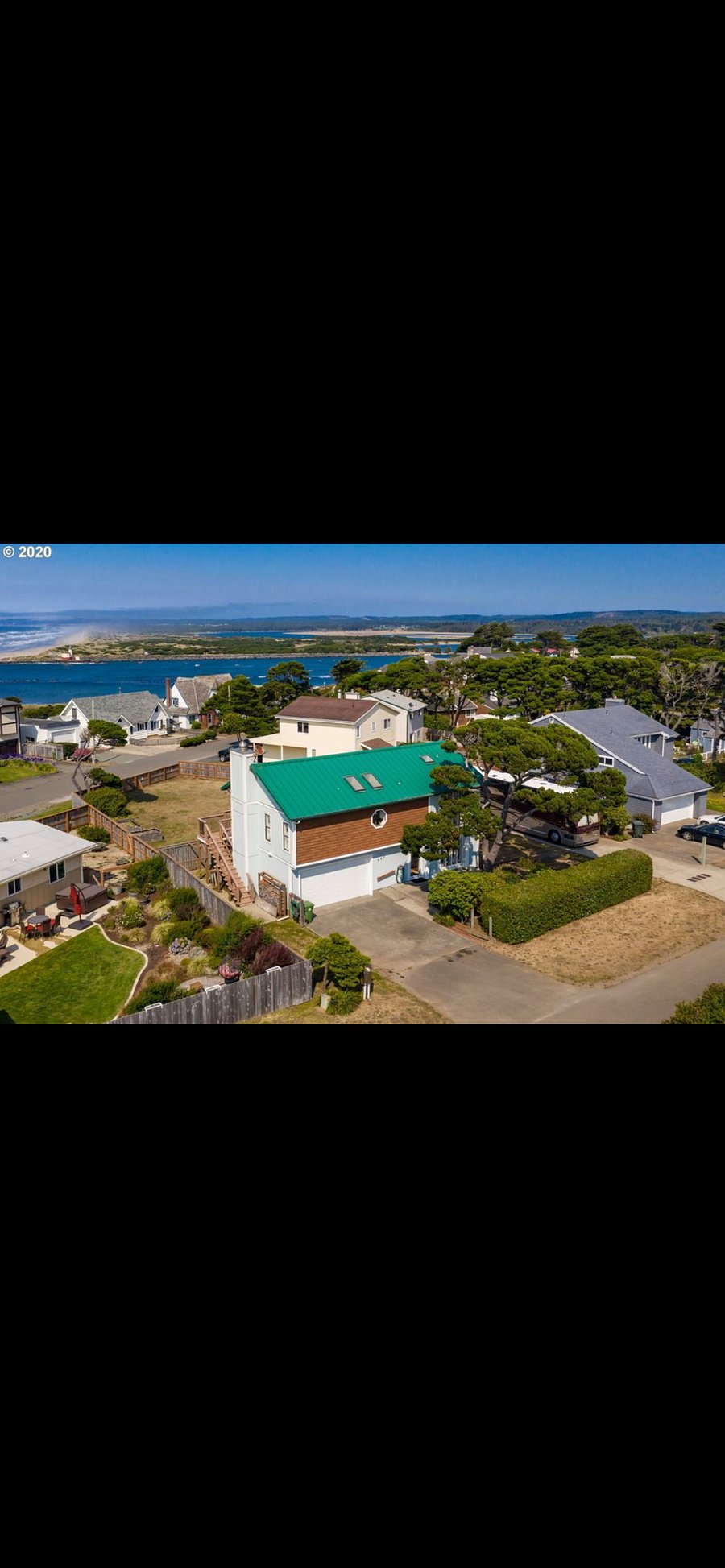 High Tide Hideaway Ocean View- Sleeps 11 - Pets OK