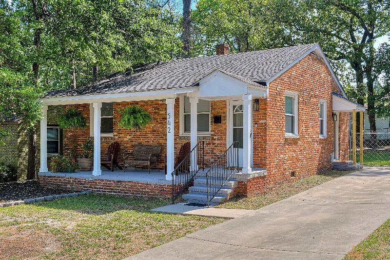 Adorable brick cottage in great location - walking distance to Surrey ...