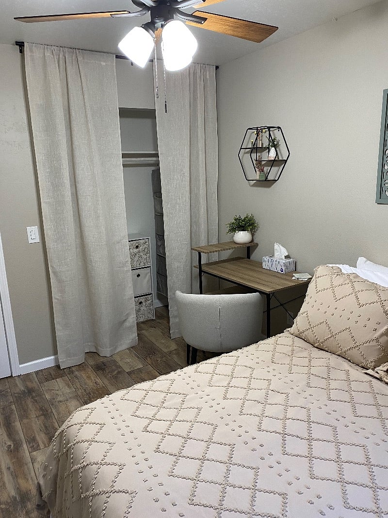 Private room / bath in townhome