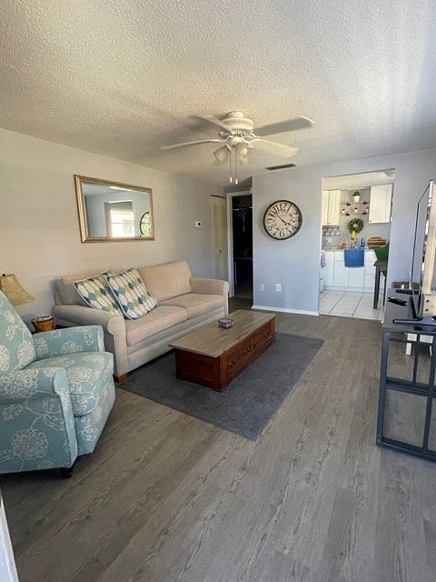 Quiet Condo in beautiful Dunedin, Move in Special!