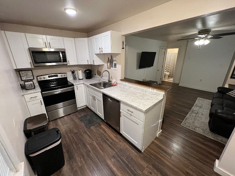 Updated one bedroom apartment close to downtown