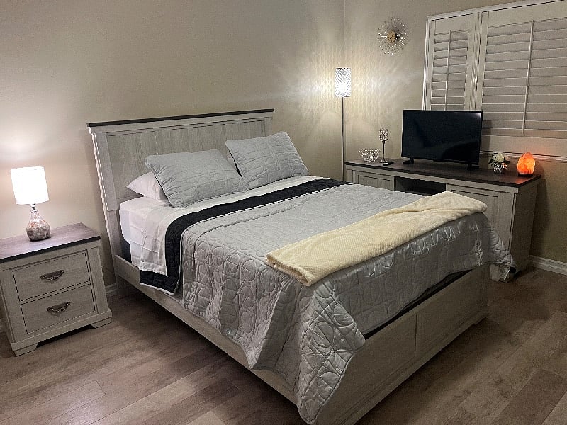 Private Entrance Bedroom & Private Bath in Home