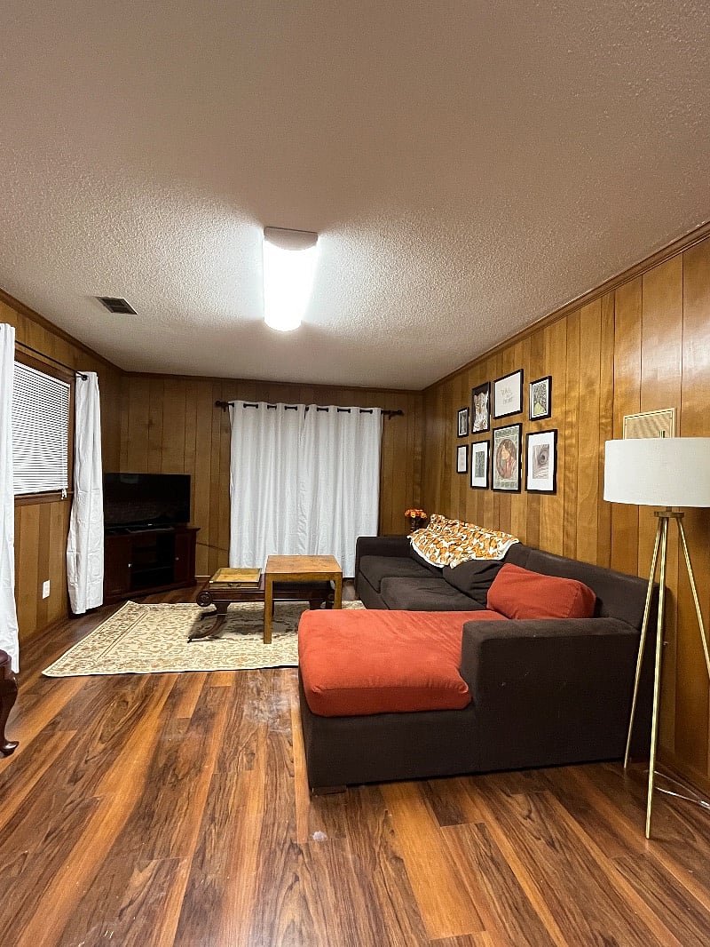 Private Terrace Level Apartment in Friendly Neighborhood!