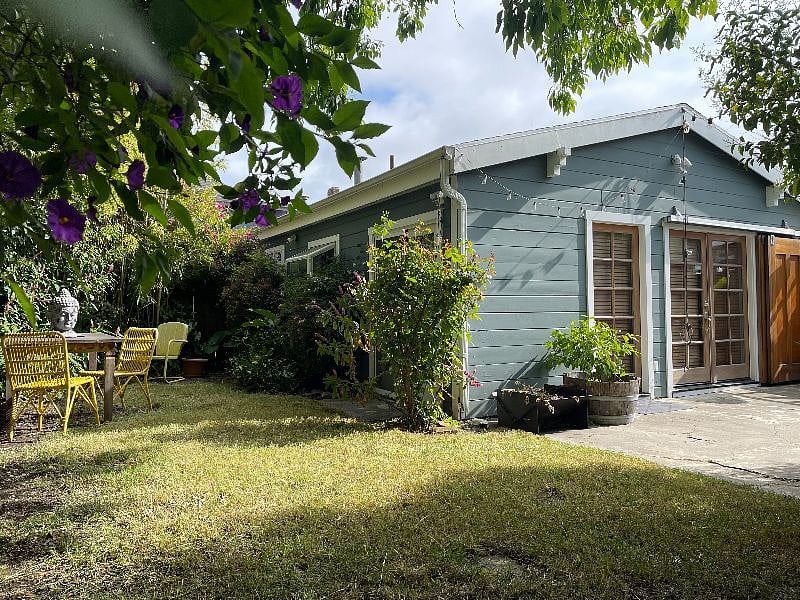 Quiet Contemporary Cottage at Berkeley border