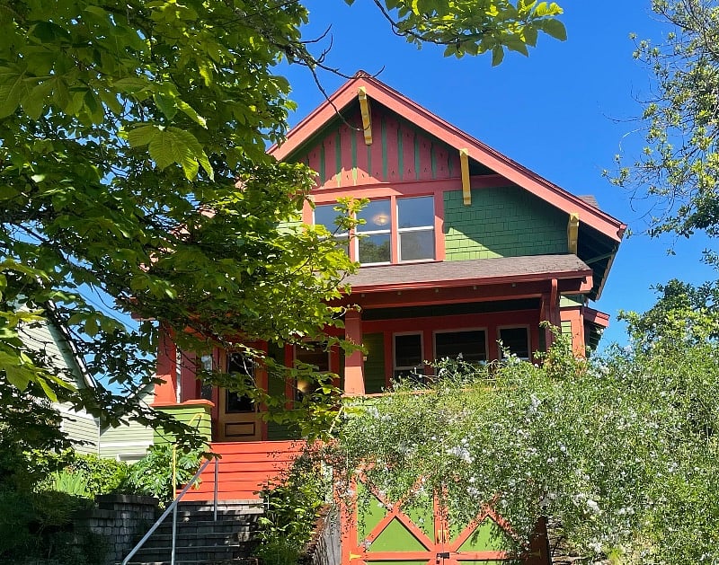 Gorgeous Alberta Arts Duplex 2 miles from Legacy Emanuel