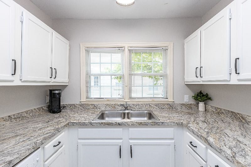 Newly Furnished and Renovated 1 Bedroom in Chevy Chase Lexington KY