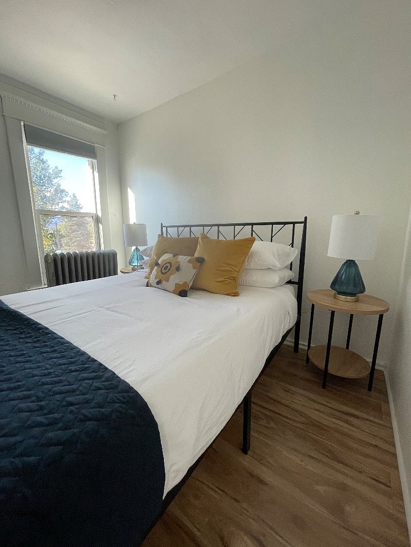 One Bedroom close to both Penrose Memorial...