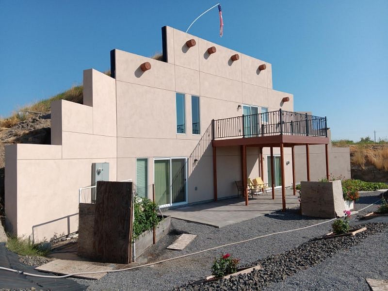 Kiva House / (Rent One Room or Two)