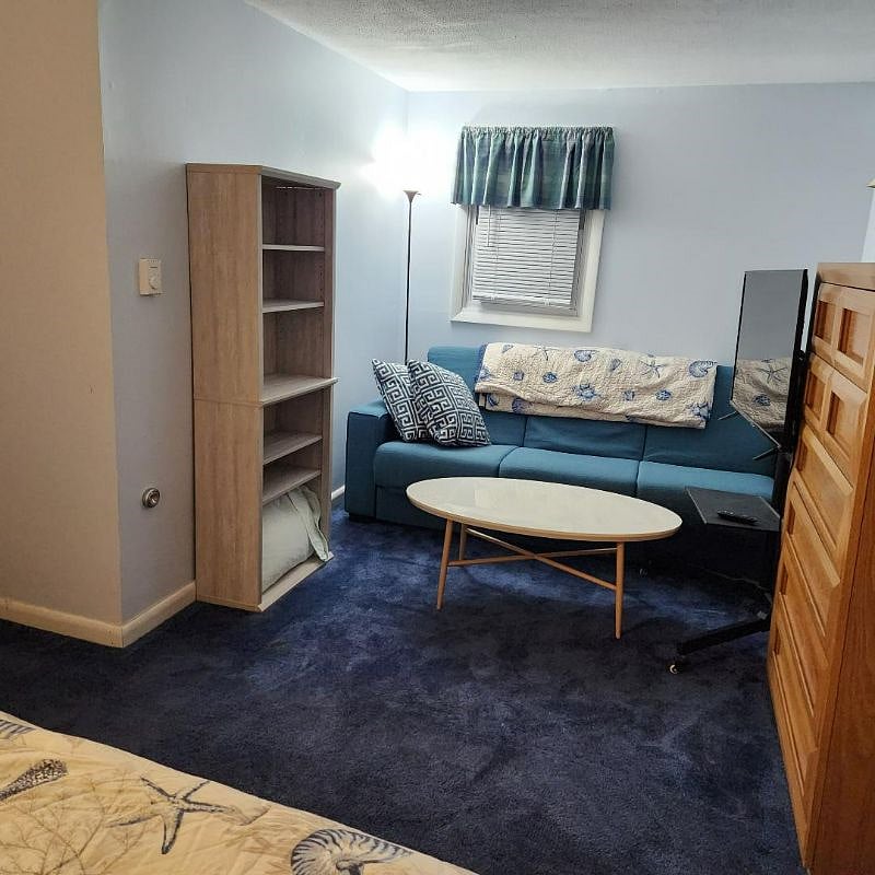 Large Private Room in Hartford CT Springfield MA Area