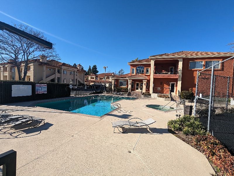 Peaceful, Safe, and Comfortable 1 bed/ 1 bath condo- Minutes away from ...