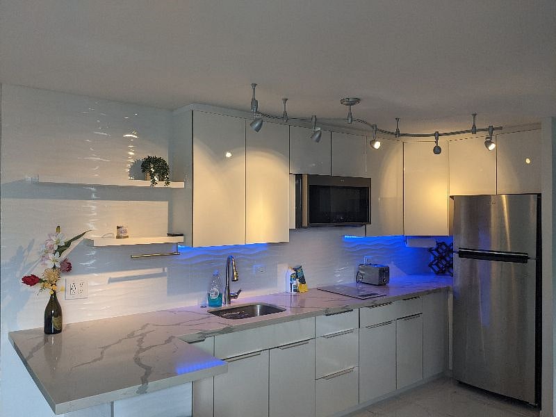 Simple, but modern. Tasteful, yet elegant - Waikiki 1BR/1BA condo