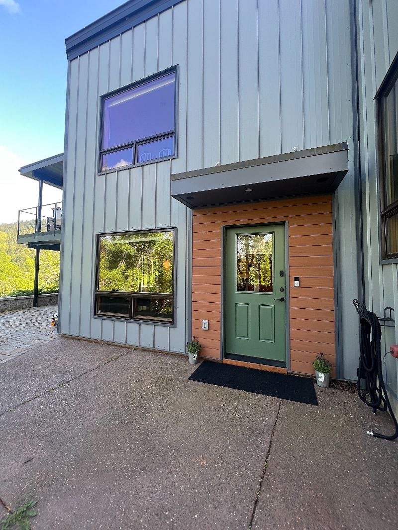 Hidden Gem - River Views, Secluded, Professional, within walking ...