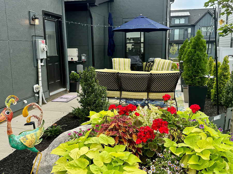 Furnished 1BR Apartment in Carriage House
