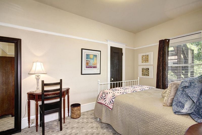 Gorgeous 1910 Fully Furnished Apartment, the perfect home-away-from-home.