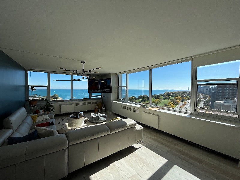 Lakefront Condo w/Gorgeous Views in Chicago