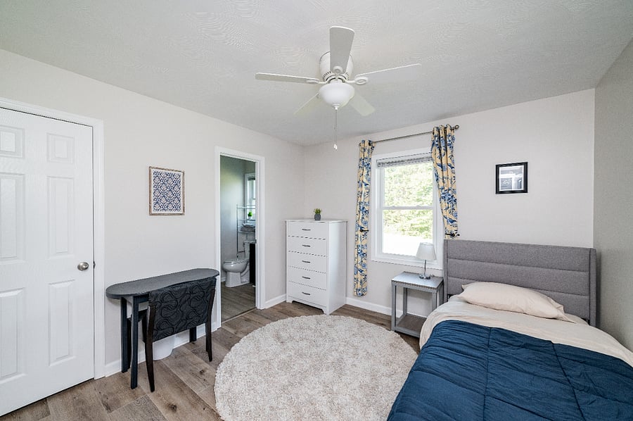 Crooked Run Room w/ private bath - UNIT A