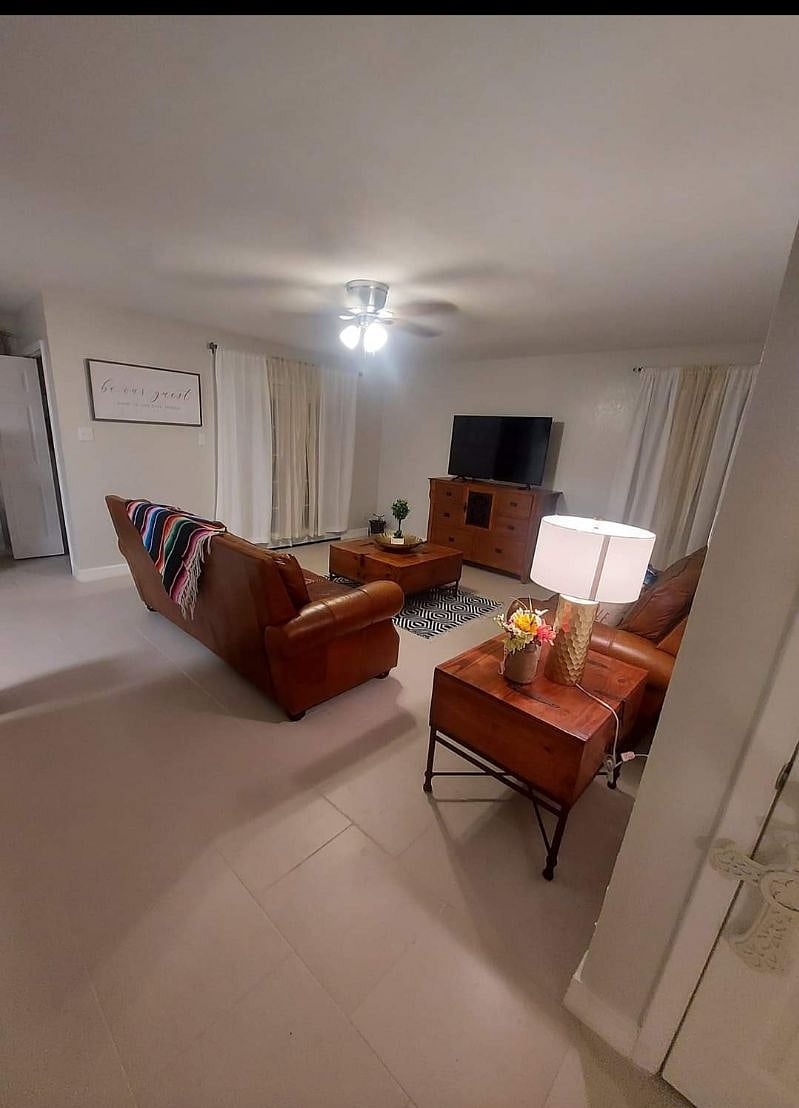 2 Bedroom, 1 bath fully furnished