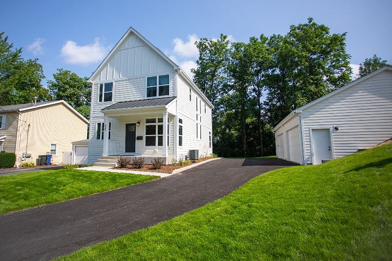 Brand new luxury townhome in Downtown Naperville near train station