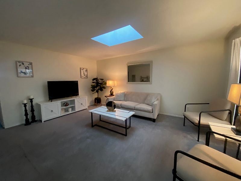 Downtown HB - Beach Bungalow