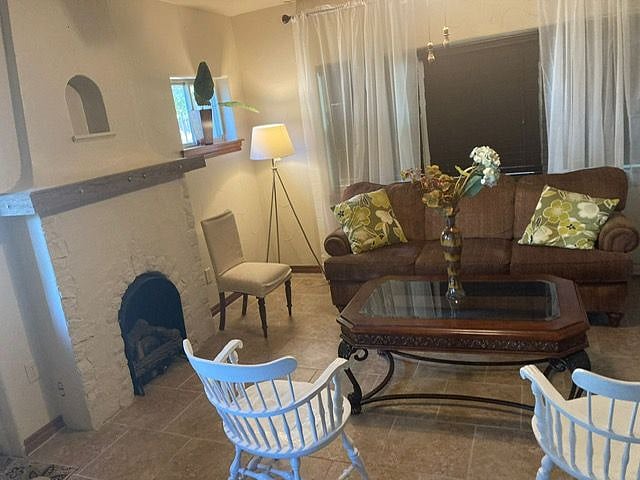 Comfy Lawton House with 2 Bedrooms, 2 Baths, and Convenient Location!