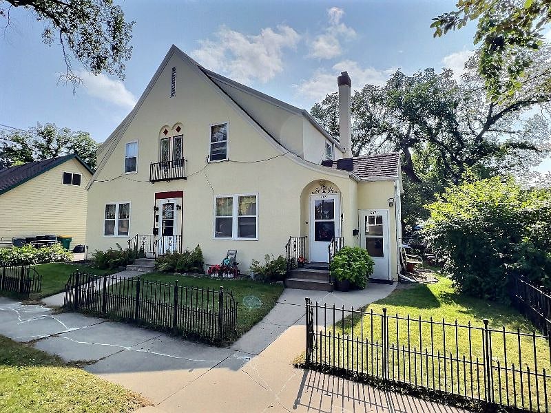 Private Entry Comfortable Studio Walkable to Hospitals and Downtown