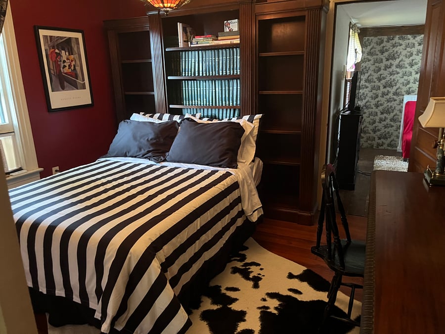 Cozy Private Suite in Beautiful Bucks County 1 Block from Train