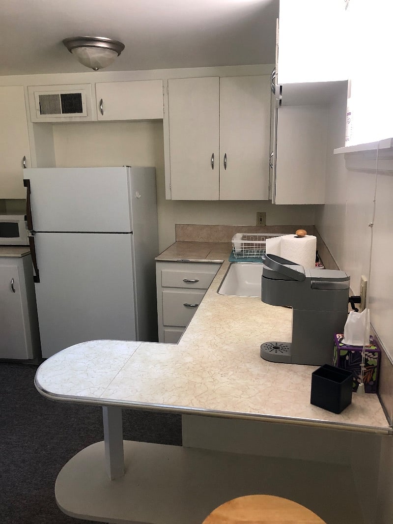Cozy 1 Bedroom Apartment Blocks from Hospitals