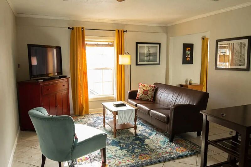 Charming Apartment at Ettle House: Privacy,...
