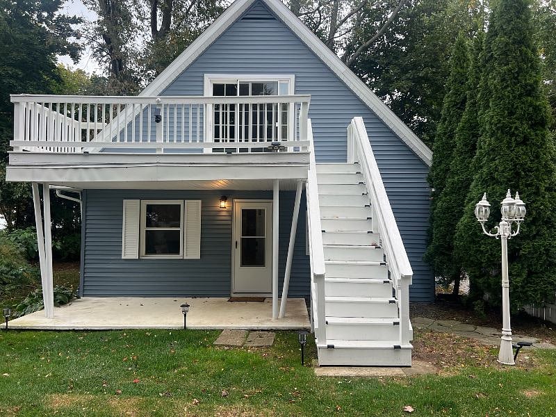Newly Renovated Lakefront Cottage in Fairview - A Charming and Relaxing ...