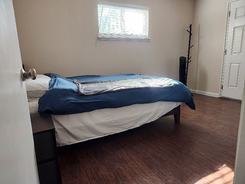 Private Room with Private Entrance On-site Hot Tub and Gym