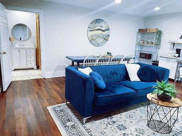 Beautiful 2-bedroom Backhouse