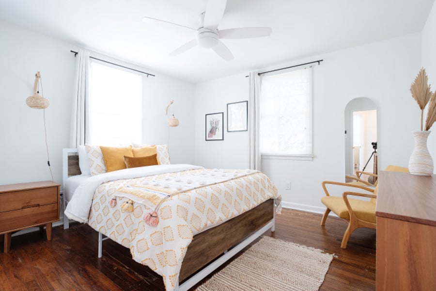 2BR Bright & Breeze Home Near Hospitals and Downtown w/ Courtyard