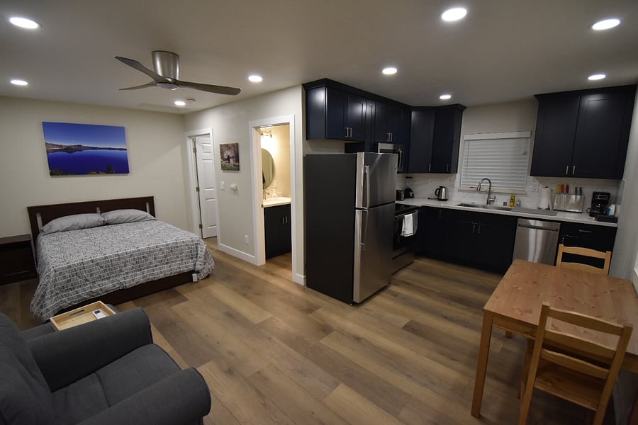 Private Studio w/Full Kitchen and Laundry
