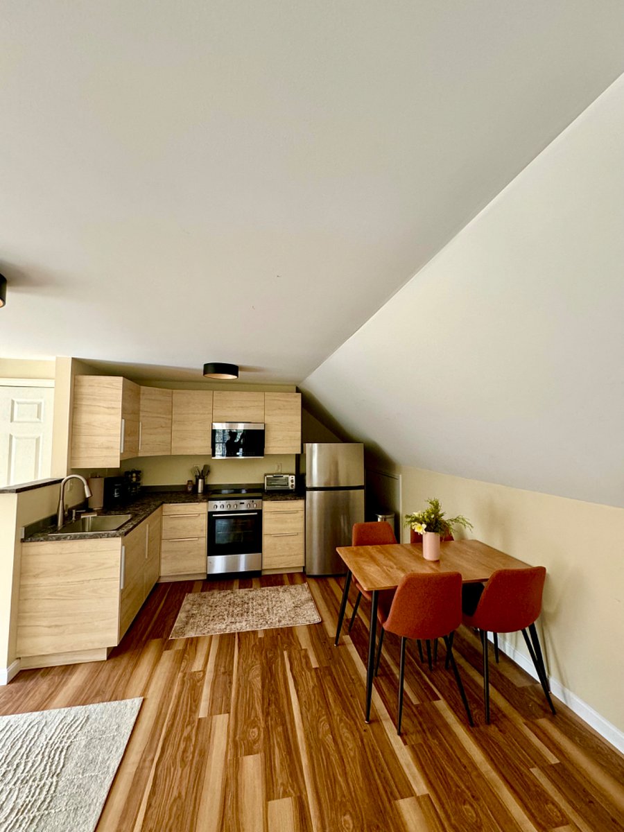 Gorgeous, fully furnished apartment in York