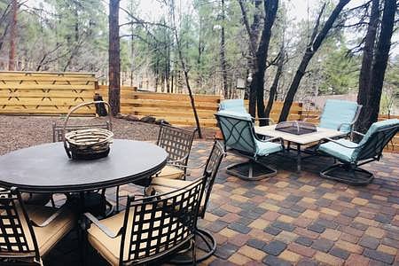 Furnished Beauty in the Oak trees of Flagstaff