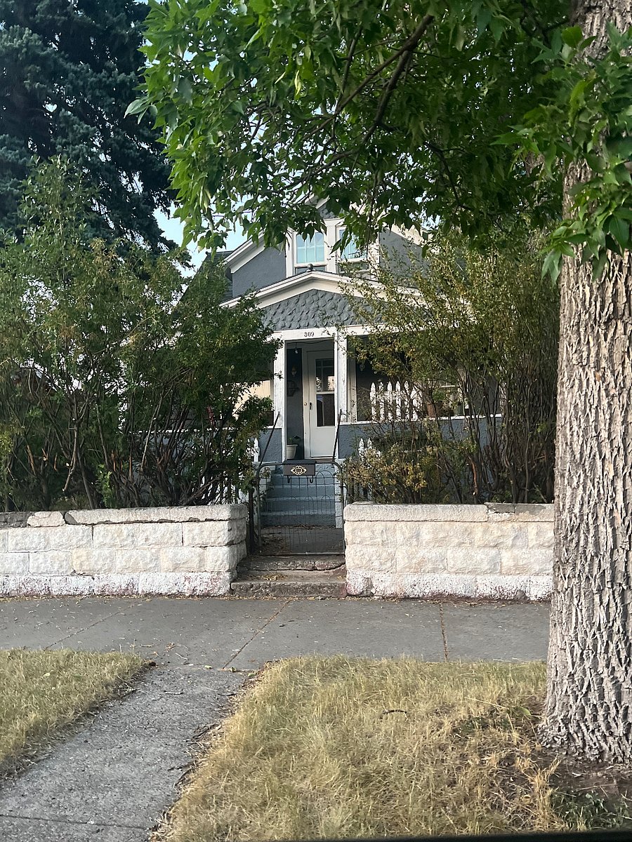 Private Room in Adorable House, Walkable to Downtown