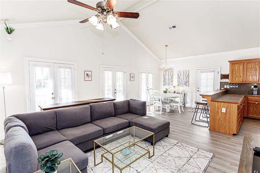 Fully Furnished Rental Close to Everything