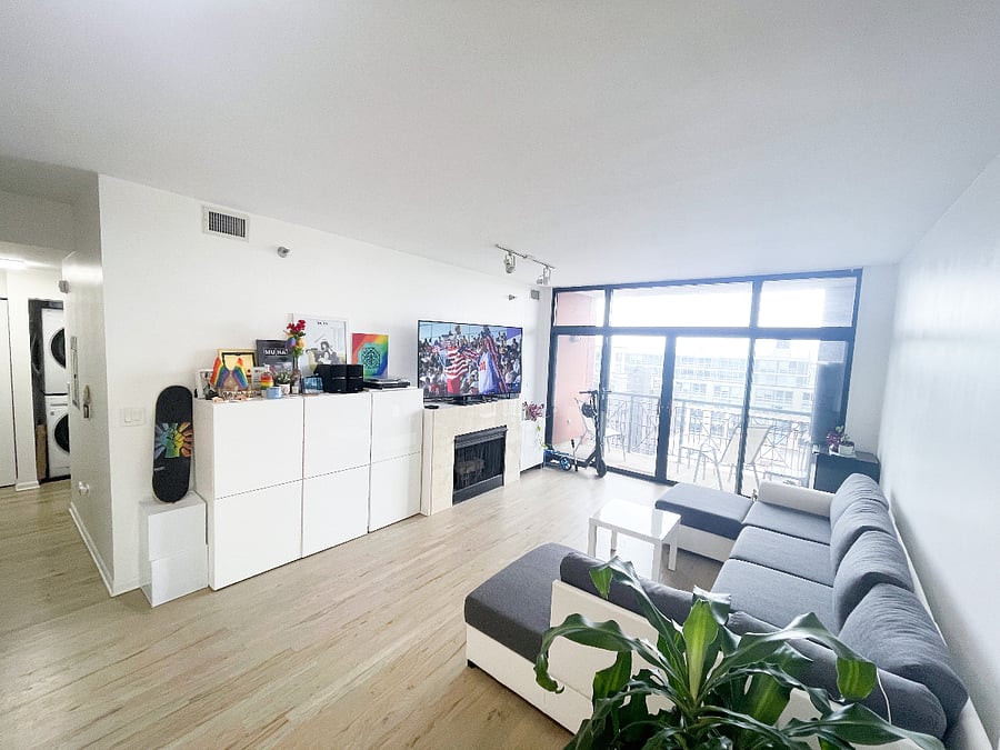 1 Bedroom Lakeview Condo with Garage Parking
