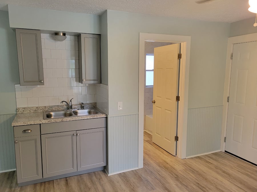 Cozy private one bedroom close to hospitals.