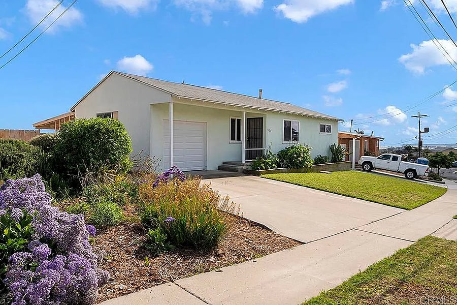 Comfy Home with Updated Features and Ocean View