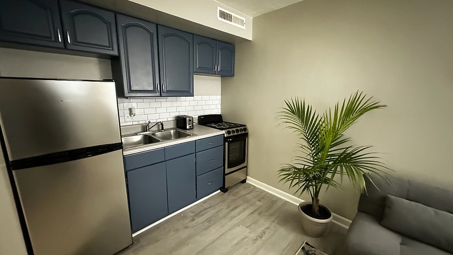 Studio Apartment Next door to VWCC/Towers Shopping Mall