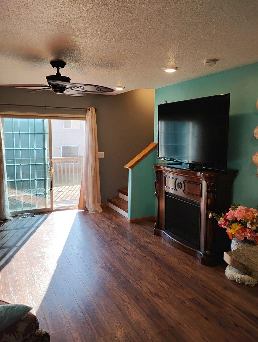 BEAUTIFUL CONDO IN WATERLOO CLOSE TO HOSPITAL