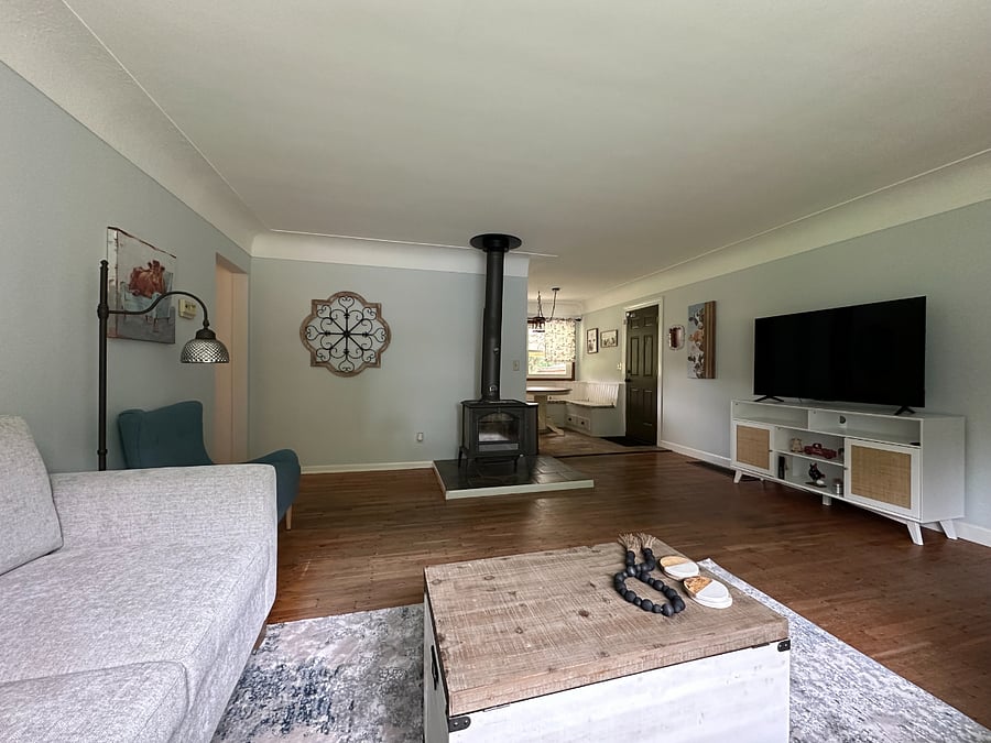 Cute Farmhouse in Kirtland