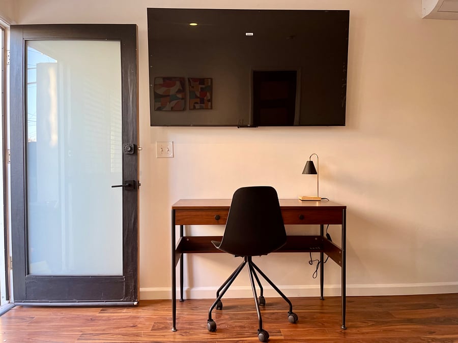 Upscale Belmont Shore one Bedroom Apartment