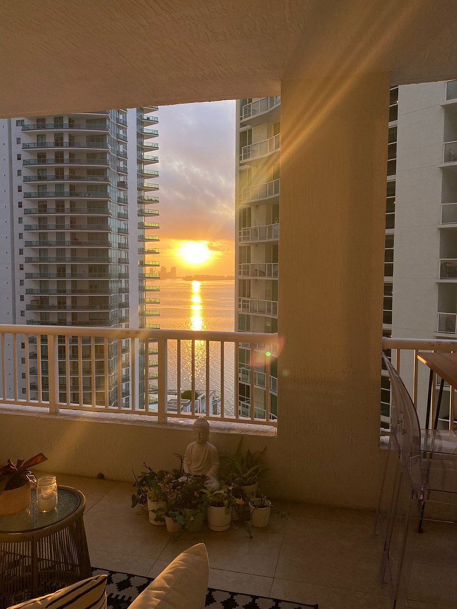Stunning Bayview Condo - Central in Brickell - Huge Balcony & Chic ...