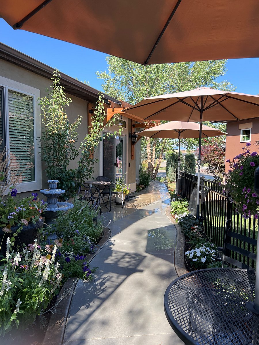Quite desirable neighborhood. Private entry, Bedroom, bath with Bonus ...