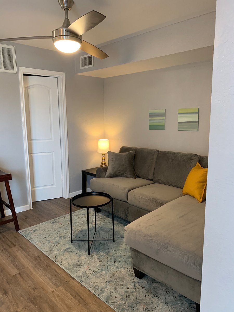 Private, safe condo, 15 min to Schools and Hospitals