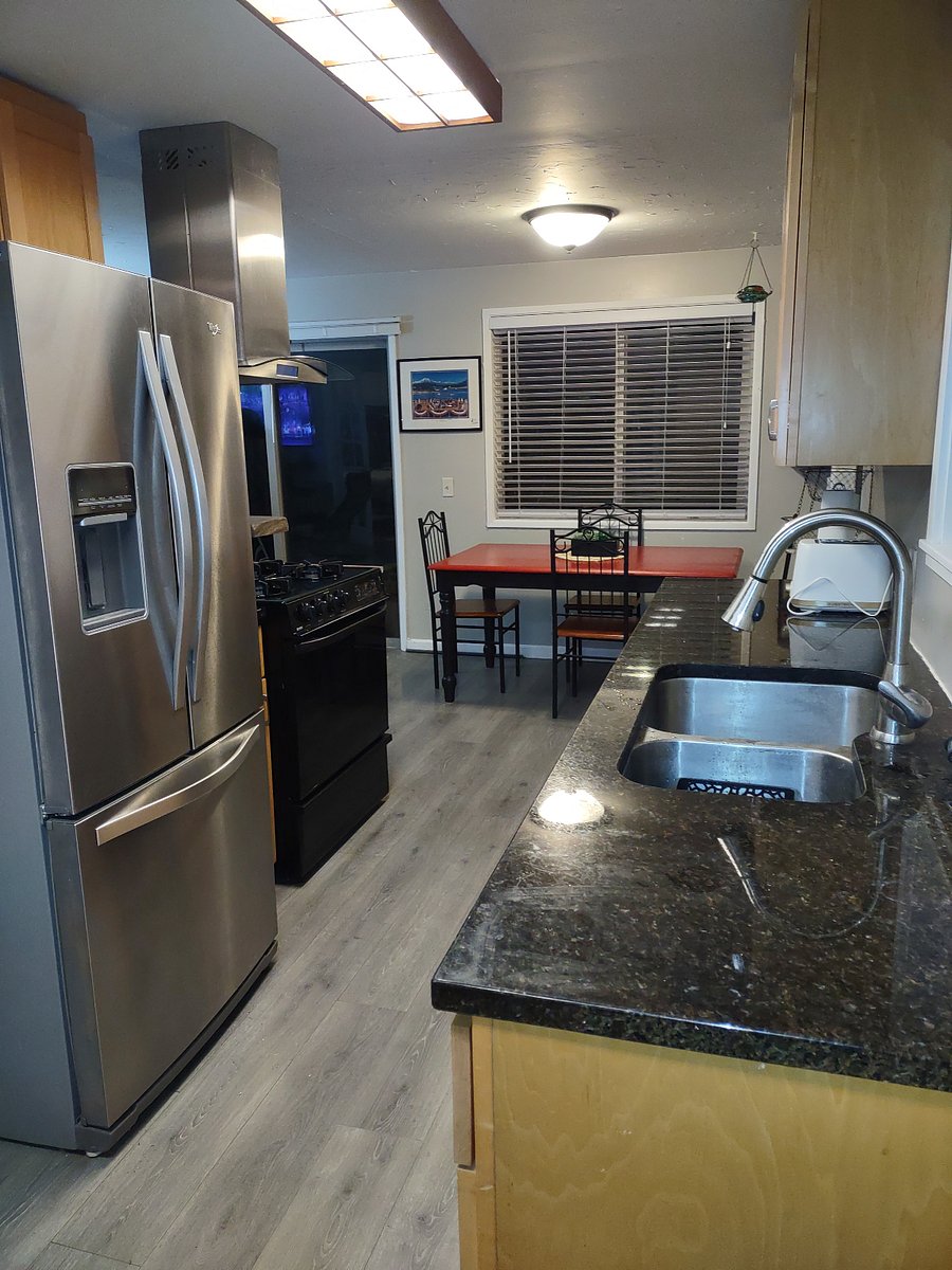 Quaint 1 BR / 1 BA in private lakefront community in Maple Valley