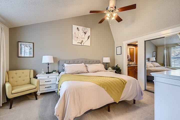 Spacious Private Rooms in a Luxury House with a Prime Location Suite